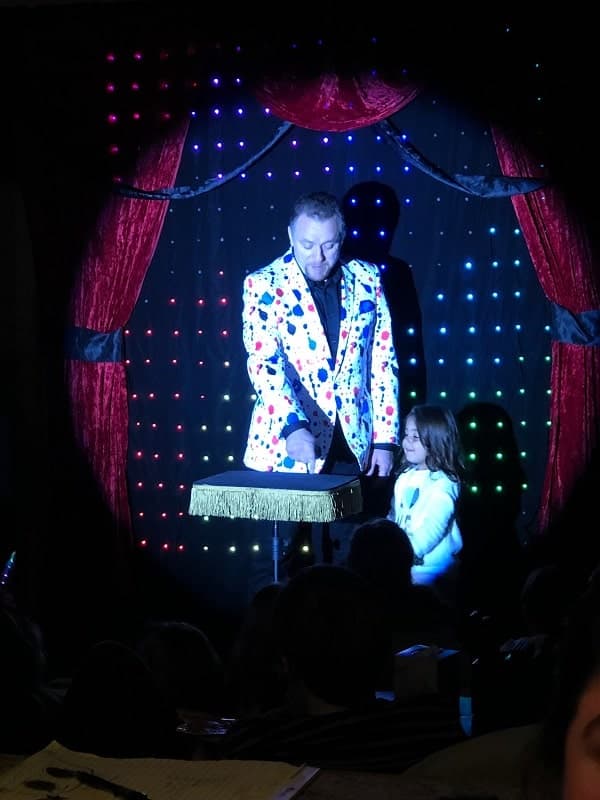 Professional Magic Shows for Events | Party Business